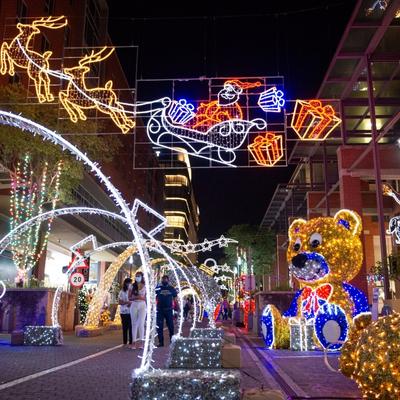 Experience The Magic Of Christmas – Carols On The Piazza At Melrose ...